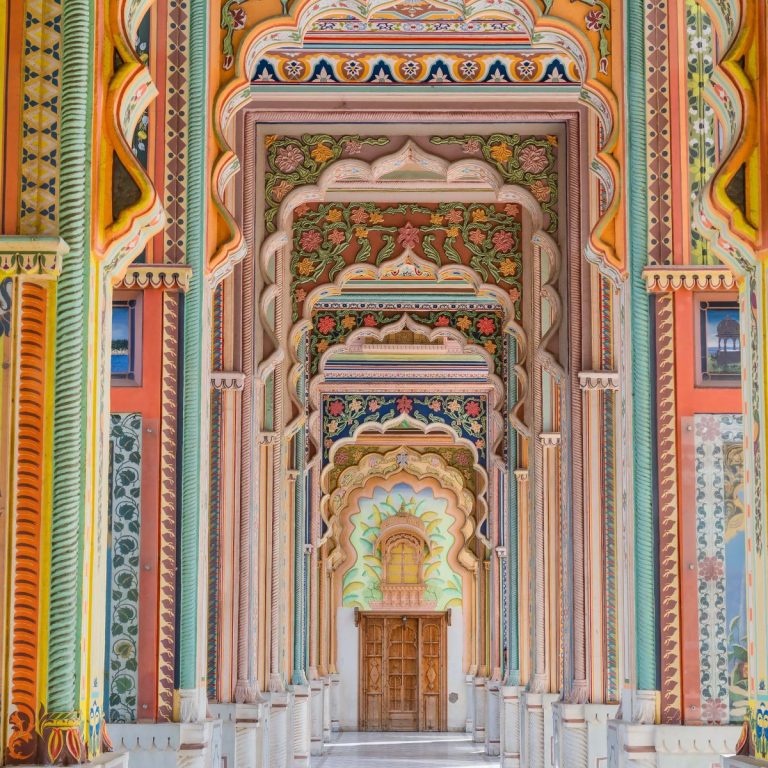 Jaipur Patrika Gate Wallpaper, Rajasthani Wall Mural - Magicdecor®