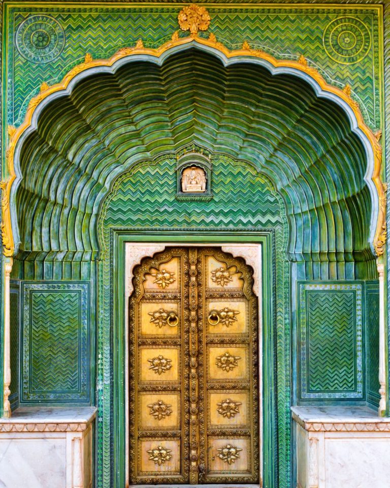 Rajastani Gate Wallpaper for Wall - Magicdecor®