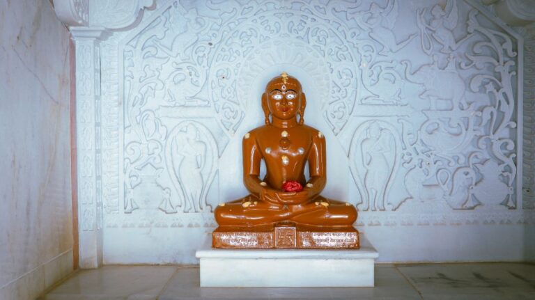 Mahaveer Swami Pratima Wallpaper for Home Walls - Magicdecor®