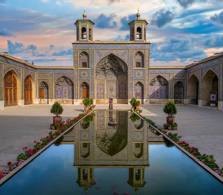 Shiraz City in Iran Wallpaper Mural - Magicdecor®