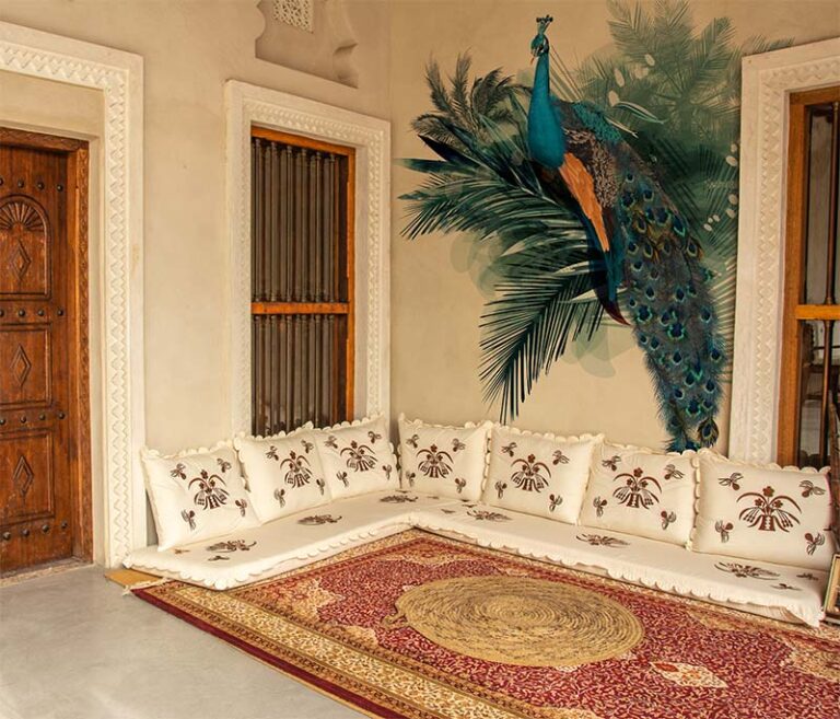 Mayil, Realistic Peacock Bird on Palm Trees Wallpaper Mural - Magicdecor®