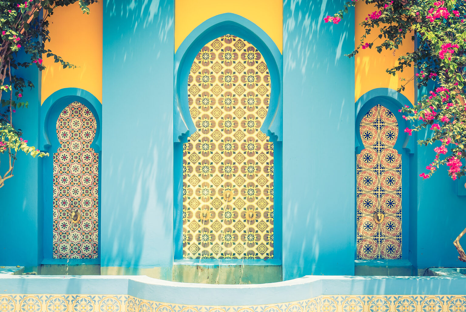 6 Unique Jharokha Wallpaper Patterns for a Luxurious Living Room ...